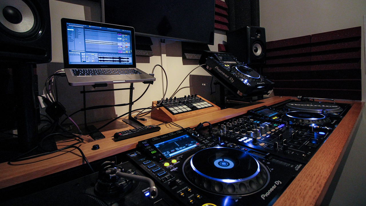 Choose the right speaker for your Home Studio - ProAudio